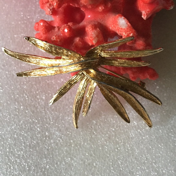 Vintage | Jewelry | Vintage Lisa Brooch | Poshmark